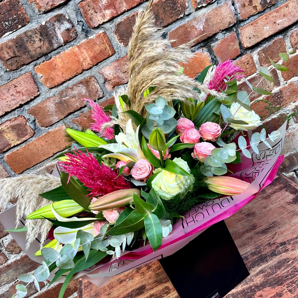Chic Pink Bouquet – Dutch Flower Shop
